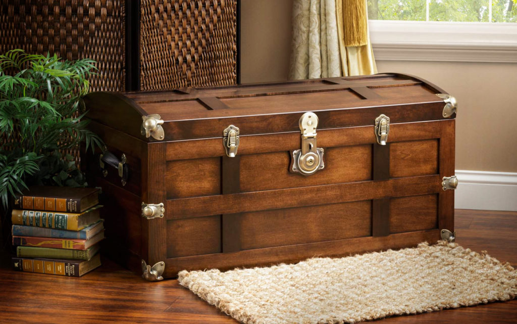 Vintage Steamer Trunks | Amish Craftsmen | Timeless Memories
